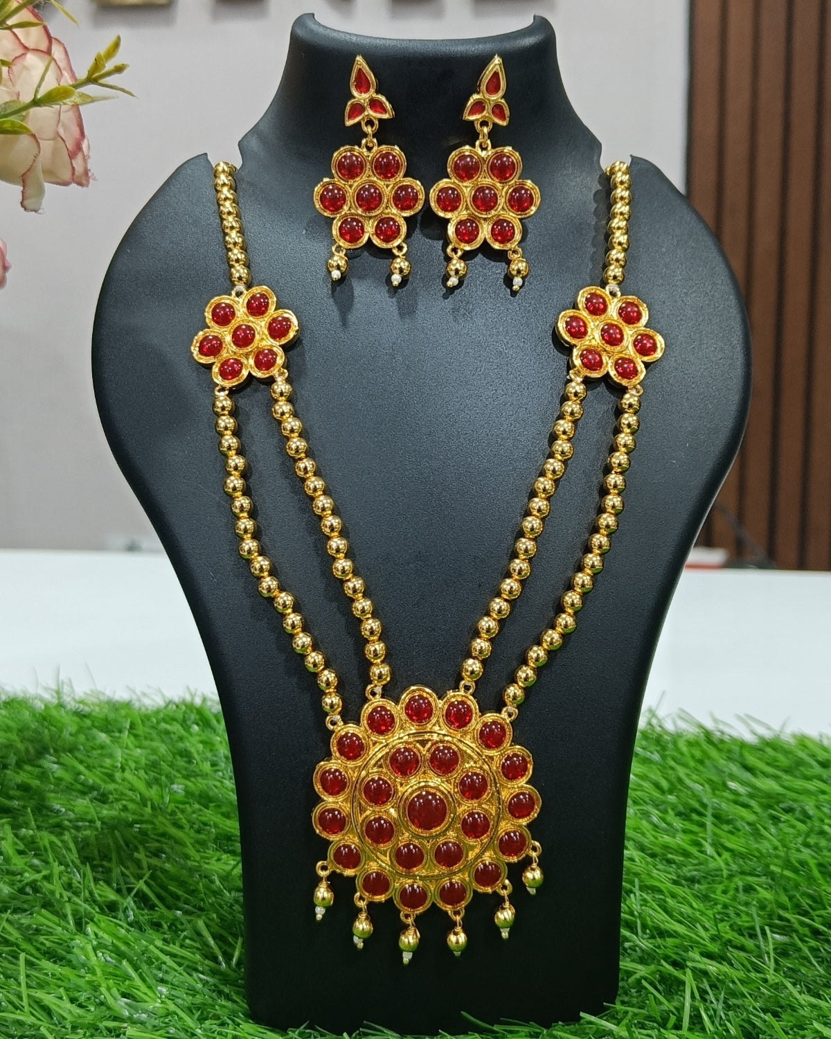 Red thuria flower set – Koina